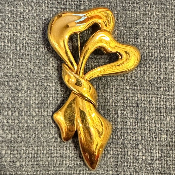 Monet | Jewelry | Vintage Monet Gold Tone Brooch | Poshmark